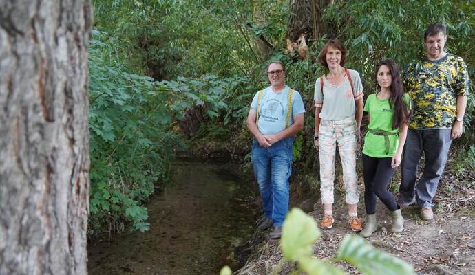 Qualitätscheck am Kämpfelbach: Müll in Gewässer wird zum Problem ...