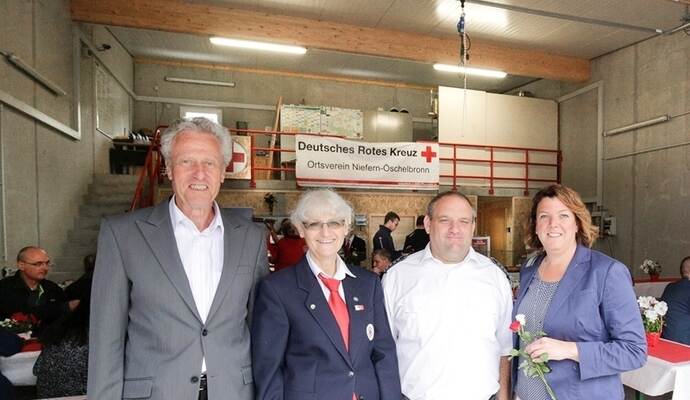 Neue Halle für Rotes Kreuz in Niefern-Öschebronn geht in Betrieb ...