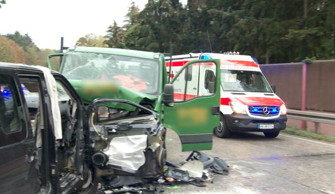 Sechs Schwerverletzte nach Frontalcrash auf der B35 bei Bretten ...