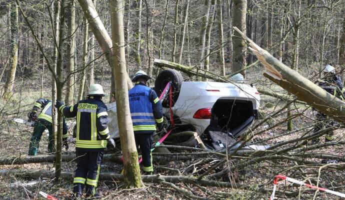 Unfall zwischen Bretten und Stein - Strecke war gesperrt, Fahrerin ...