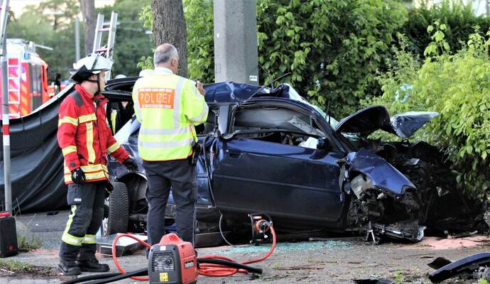 Nach tragischem Unfall mit zwei Toten in Karlsruhe: Das ist die mögliche Ursache des Crashs ...