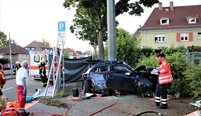 Nach tragischem Unfall mit zwei Toten in Karlsruhe: Das ist die mögliche Ursache des Crashs ...