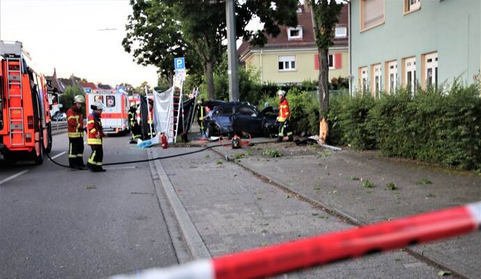 Nach tragischem Unfall mit zwei Toten in Karlsruhe: Das ist die mögliche Ursache des Crashs ...