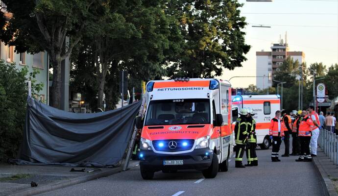 Nach tragischem Unfall mit zwei Toten in Karlsruhe: Das ist die mögliche Ursache des Crashs ...