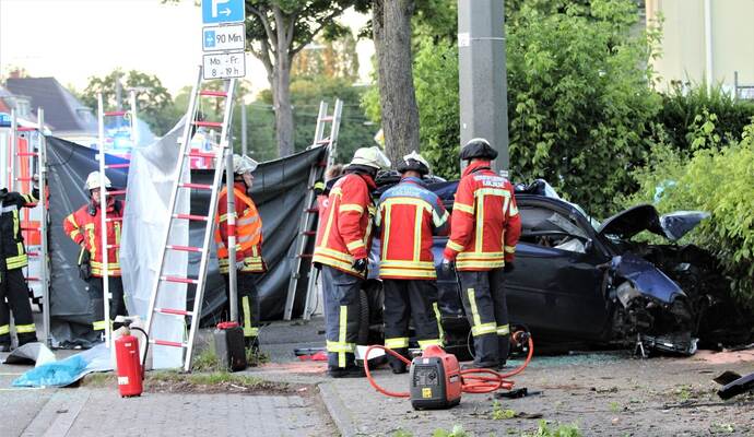 Nach tragischem Unfall mit zwei Toten in Karlsruhe: Das ist die mögliche Ursache des Crashs ...