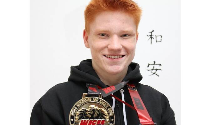 Junger Kickboxer Eric Birr aus Dietlingen holt bei der WM Gold und ...