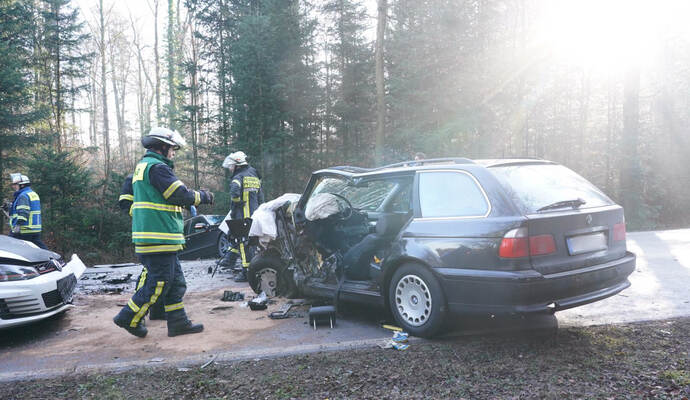 Sieben Verletzte nach heftigem Unfall zwischen Pforzheim und Keltern ...
