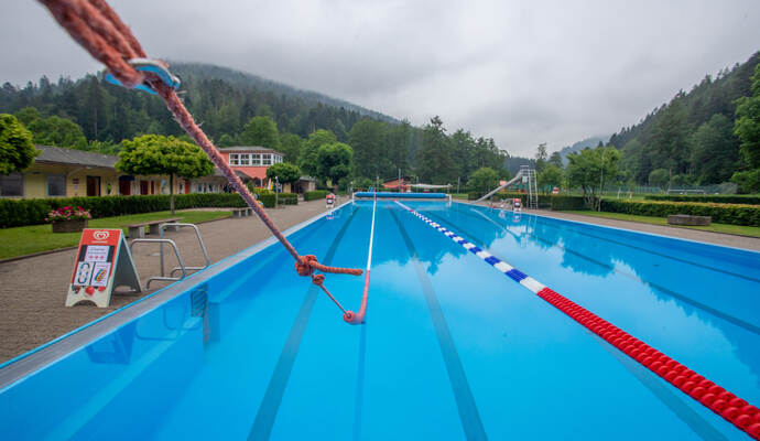 Noch vor Pforzheim, Niefern und Co.: Waldfreibad in Calmbach eröffnet ...