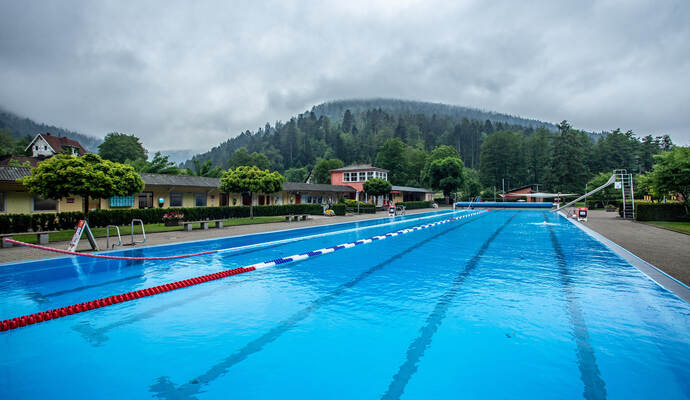 Noch vor Pforzheim, Niefern und Co.: Waldfreibad in Calmbach eröffnet ...