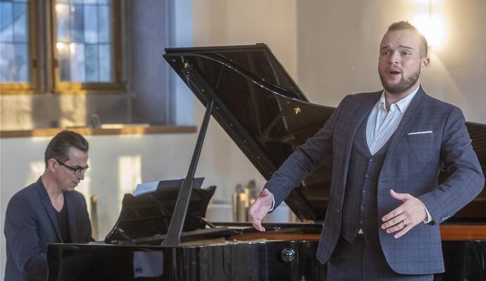 Strahlkraft der Stimme: Nils Wanderer im Kloster Maulbronn - Startseite