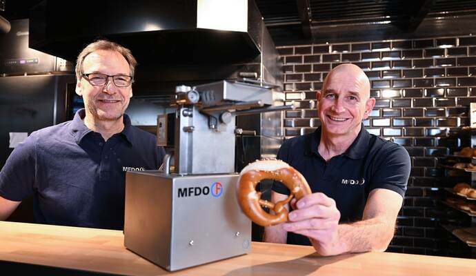 Tüftler wollen Butterbrezel mit Maschine revolutionieren - Startseite