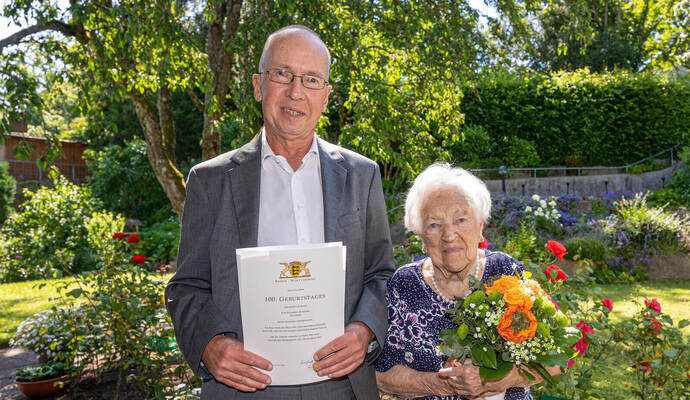 Glückwünsche zum Geburtstag: Pforzheimerin wird 100 Jahre alt - Startseite