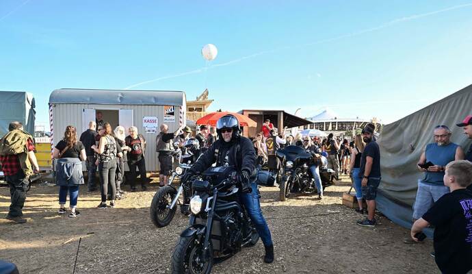 50 Jahre Lobo Motorcycle Club: Mit Vollgas in eigener Stadt gefeiert ...